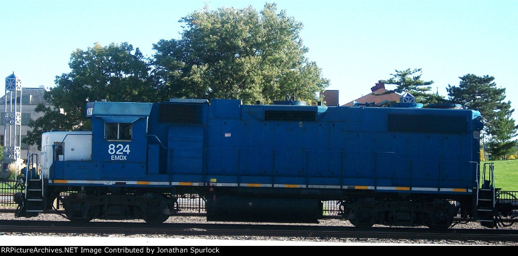 EMDX 824, conductor's side view